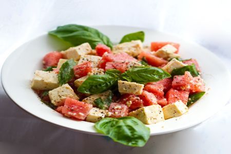 SALATA DE PEPENE ROSU CU BRANZA FETA