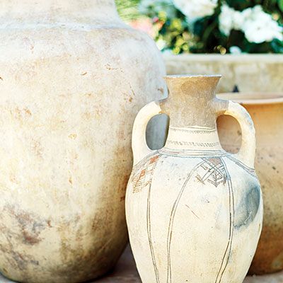 VASE GOALE PENTRU AMENAJAREA GRADINILOR DE VARA