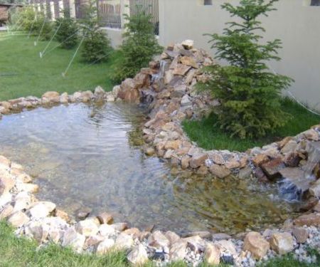 IAZURI SI CASCADE DE GRADINA